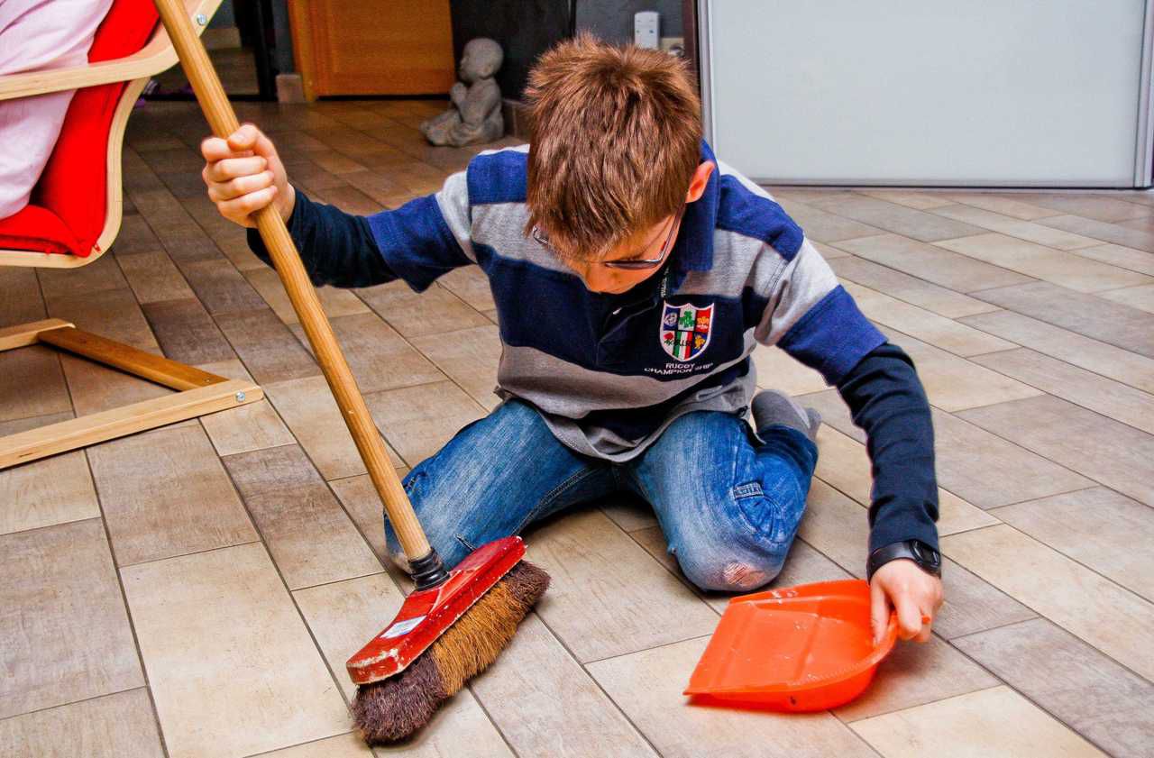 Pourquoi il faut faire participer vos enfants aux tâches ménagères - Le ...
