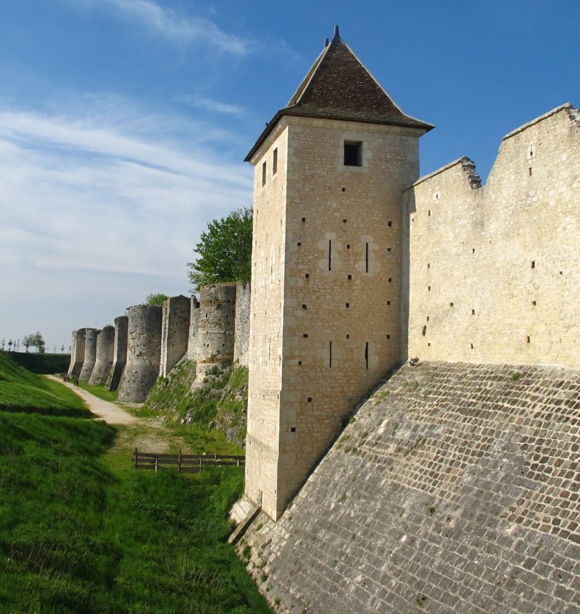 Des remparts au charme fou - Le Parisien