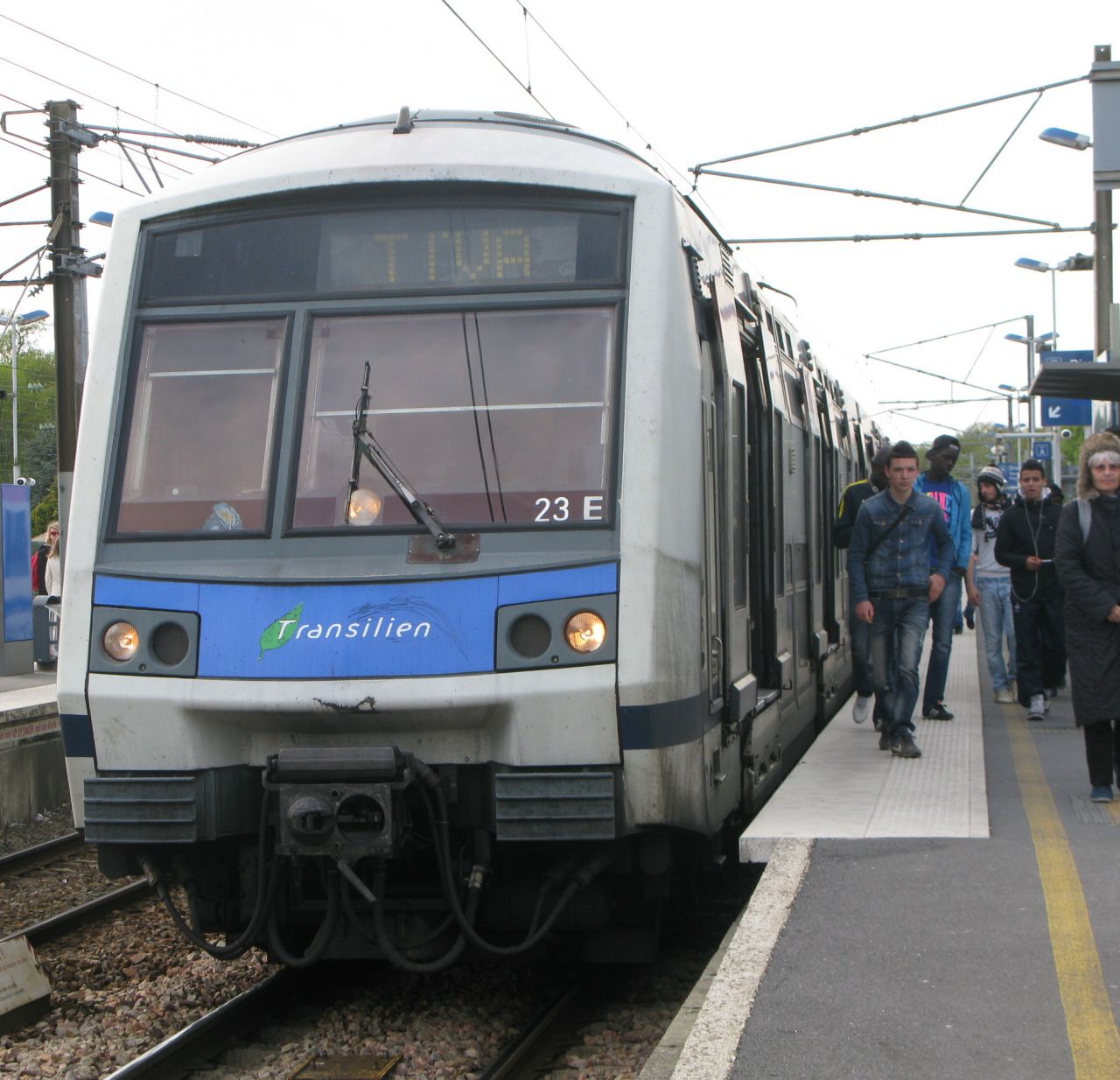 Condamnée pour des violences dans le RER E - Le Parisien