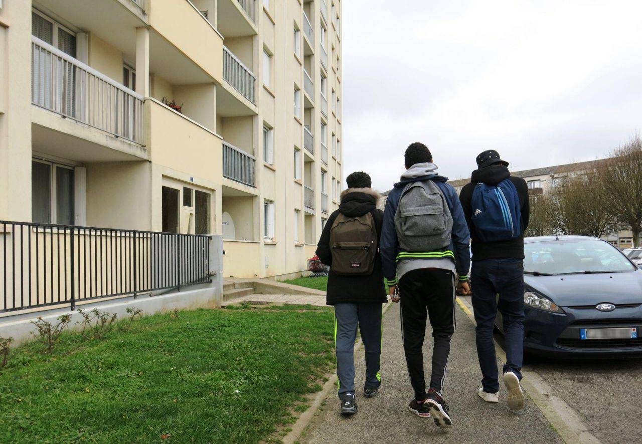 Banlieue : les enfants et ados voient leur quartier comme un refuge ...