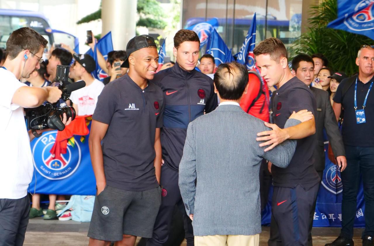 Le PSG est en Chine, accueilli par ses fans locaux - Le Parisien