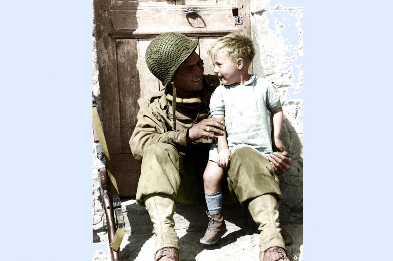 Appel à témoins pour identifier le petit garçon d'une photo de 1944 ...