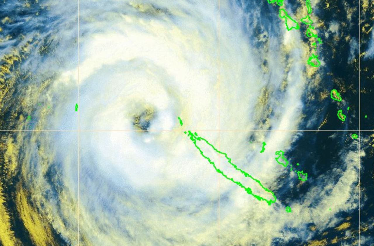 Nouvelle-Calédonie : le cyclone Oma s’éloigne, mais se renforce - Le ...