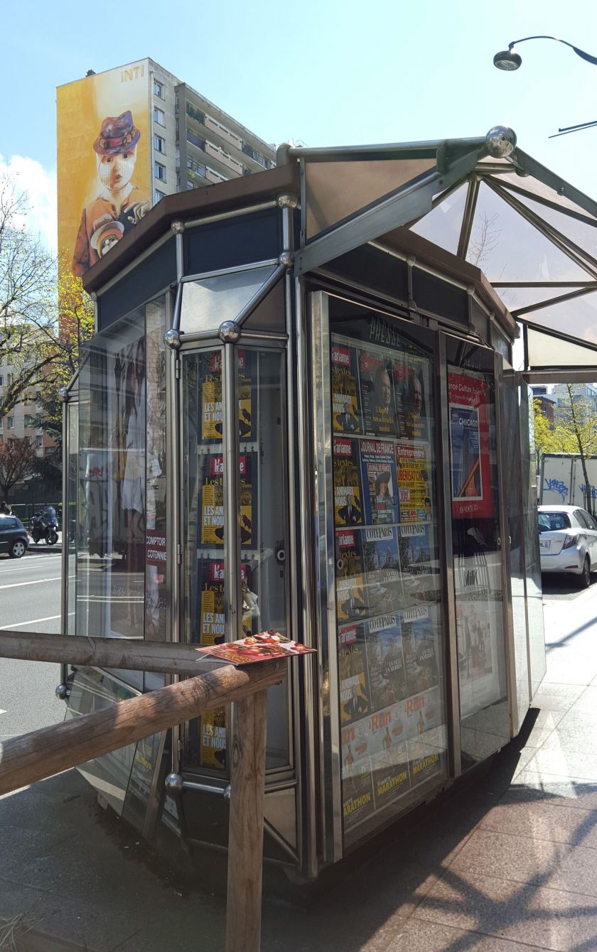 Un kiosque à journaux transformé en galerie d'art - Le Parisien
