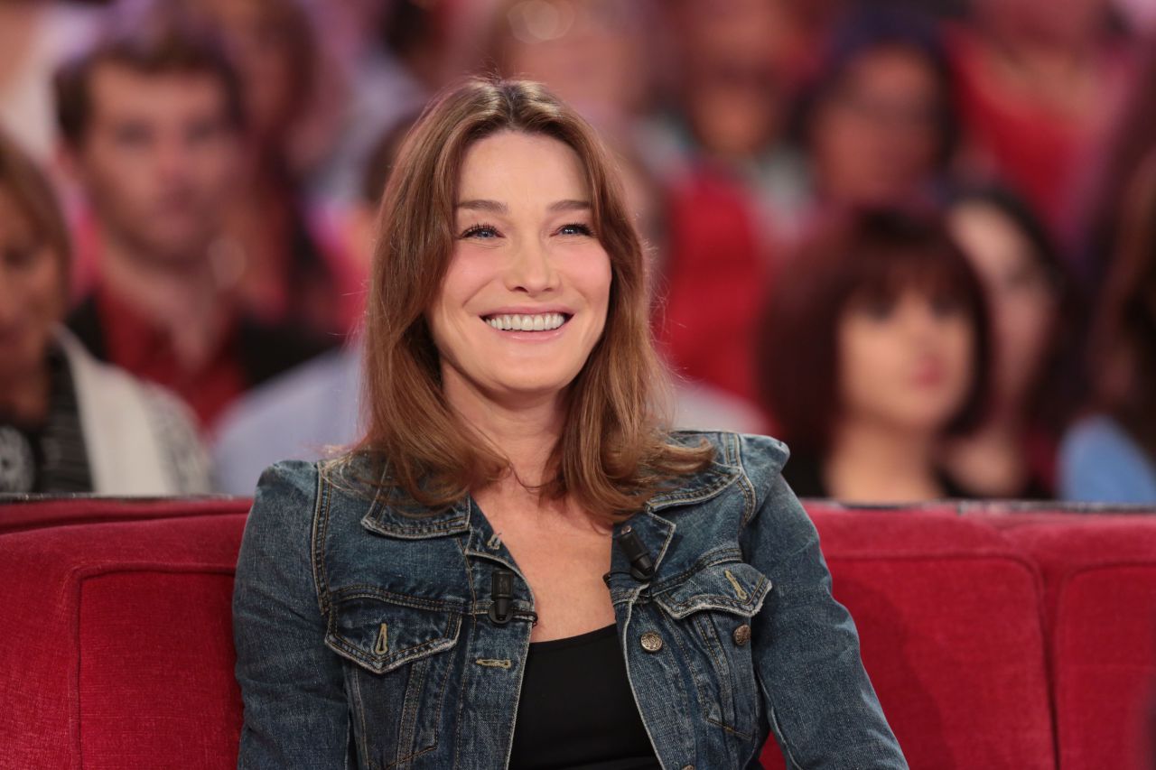 VIDEO. Carla Bruni-Sarkozy fière de sa petite Giulia, adorable danseuse ...
