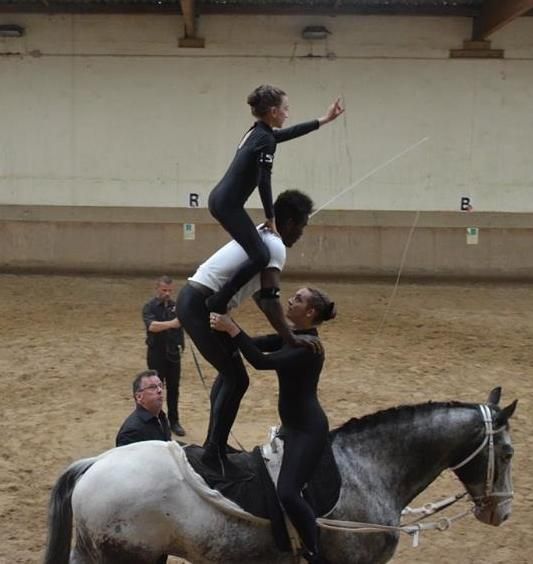 De la haute voltige... à cheval - Le Parisien
