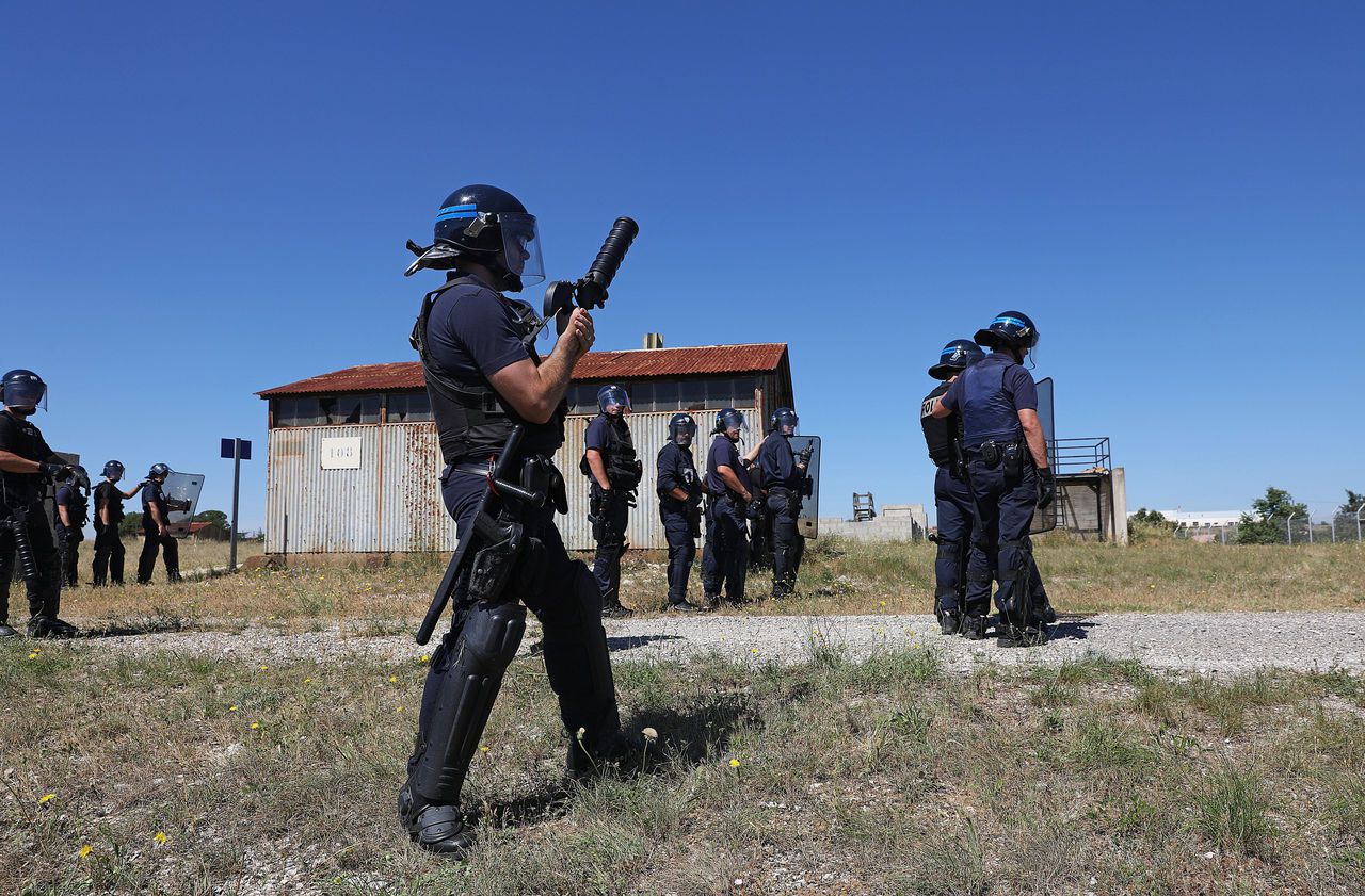 En immersion avec les CRS à l’entraînement - Le Parisien