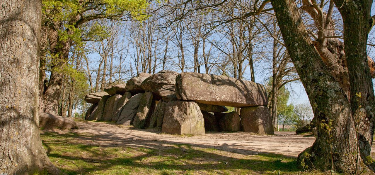 Le plus grand dolmen de France se trouve à la Roche-aux-Fées - Le Parisien