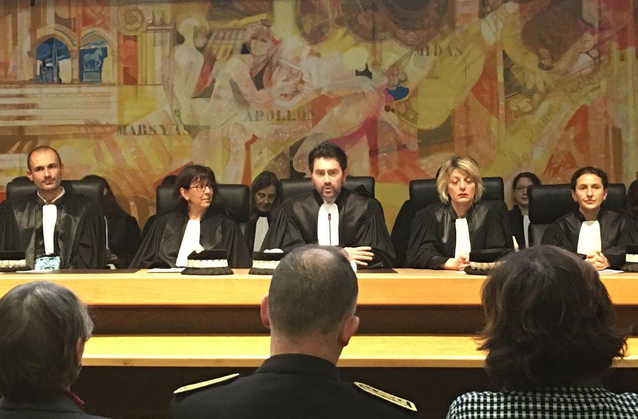 Madame Le Président Du Tribunal – BYKBRY