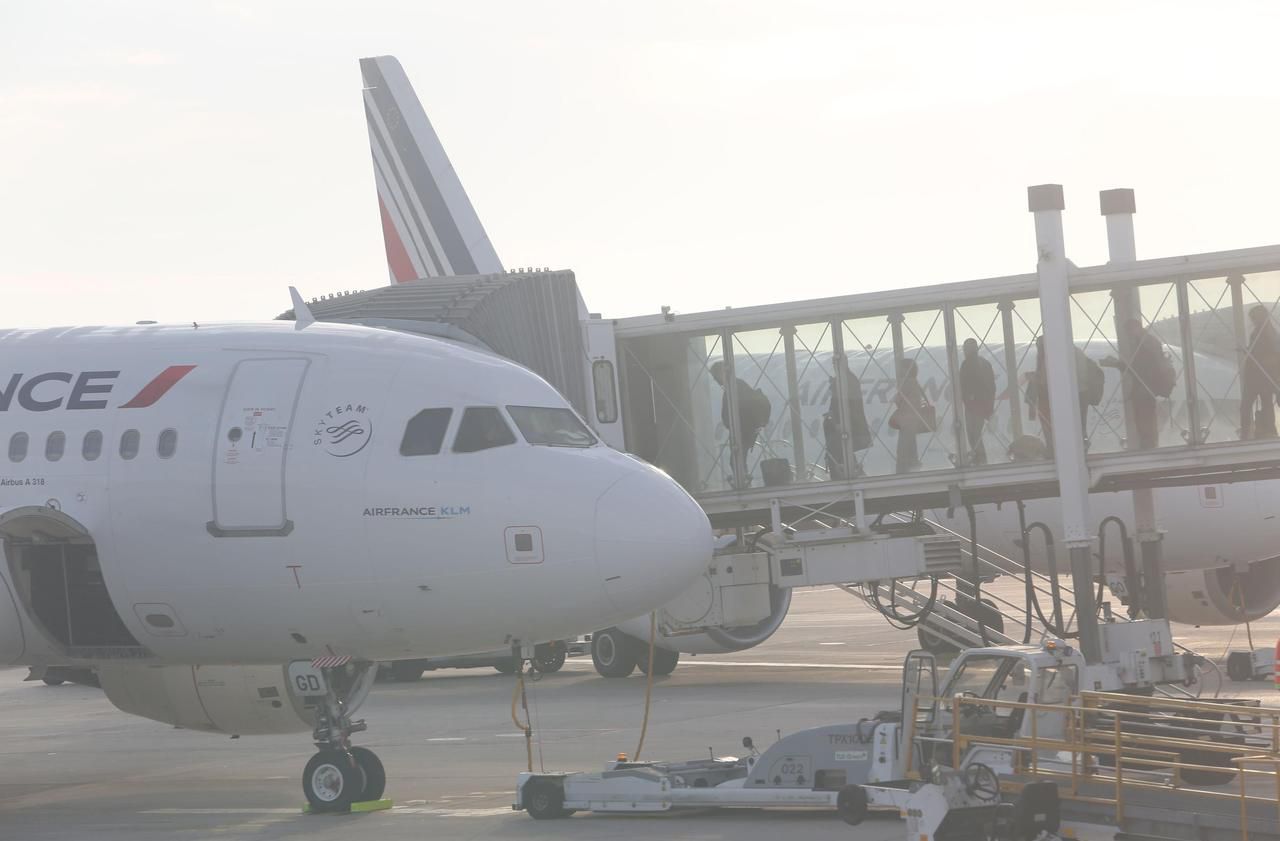 Vol retour annulé : des voyageurs attaquent Air France en justice - Le ...