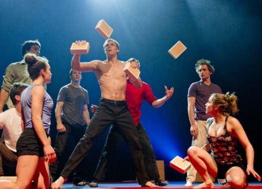 Un spectacle de cirque moderne à l'Espace Jean-Legendre - Le Parisien