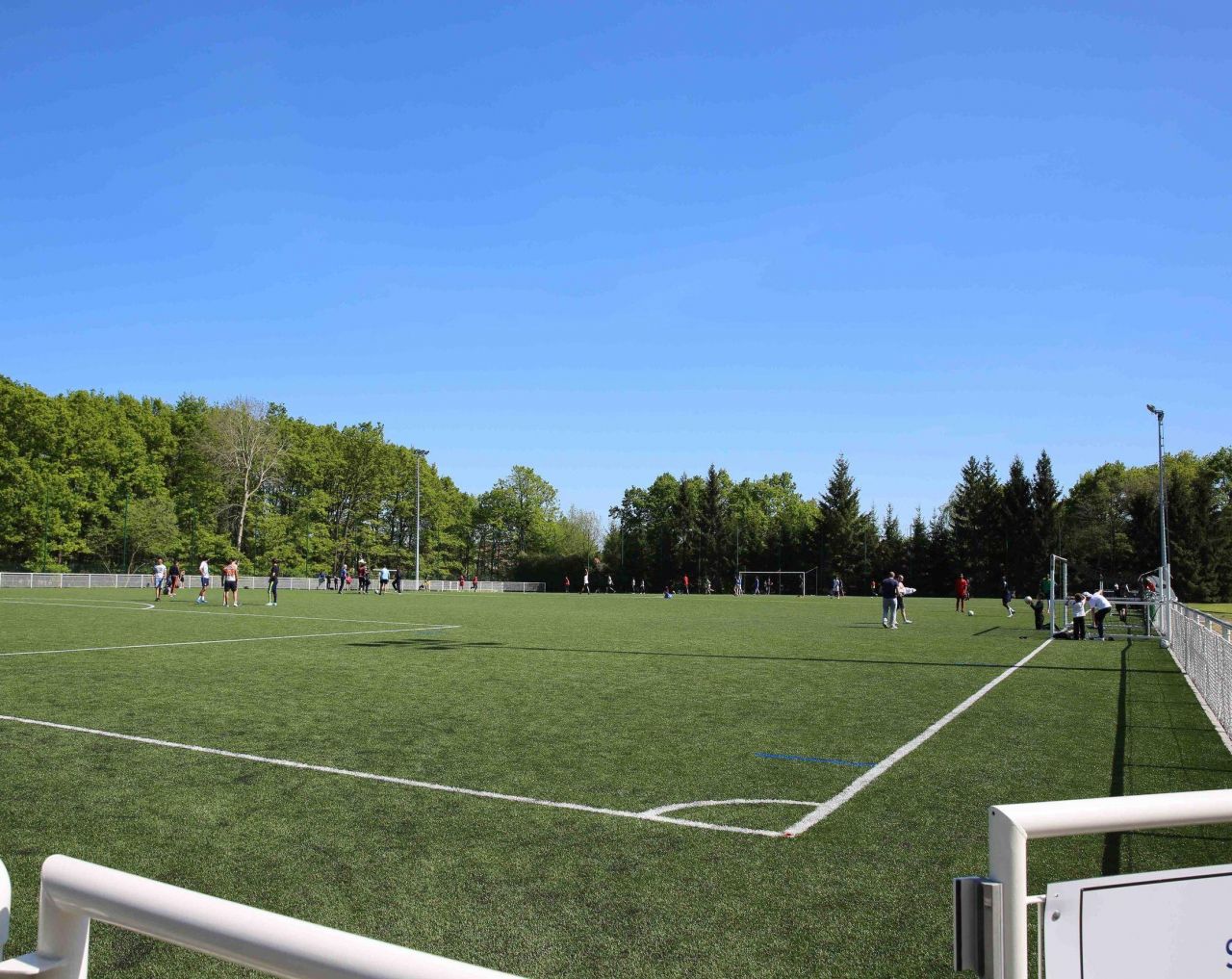 Le nouveau terrain synthétique inauguré aujourd'hui - Le Parisien