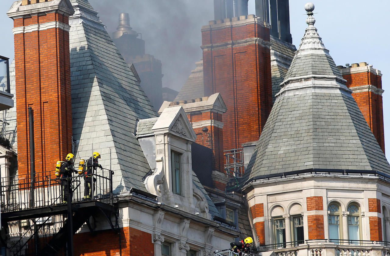 Londres : un incendie se déclare dans un hôtel de luxe - Le Parisien