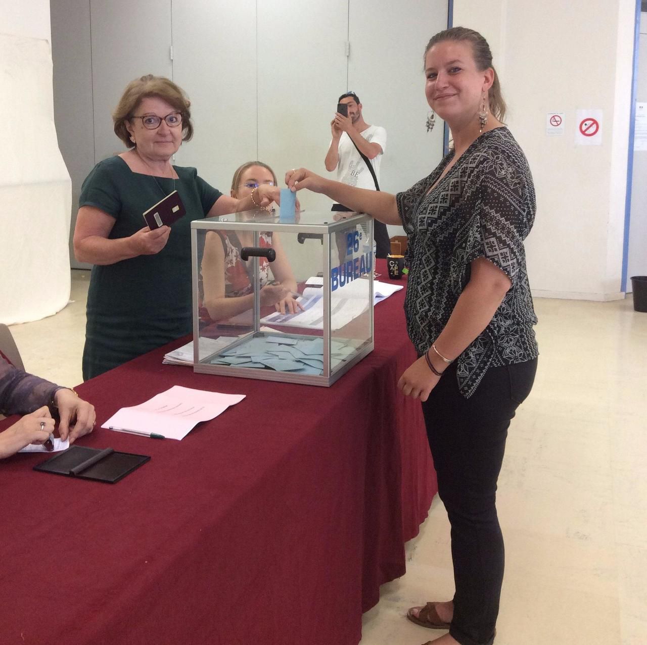Législatives 2017 : la candidate FI Mathilde Panot a voté à Ivry - Le ...