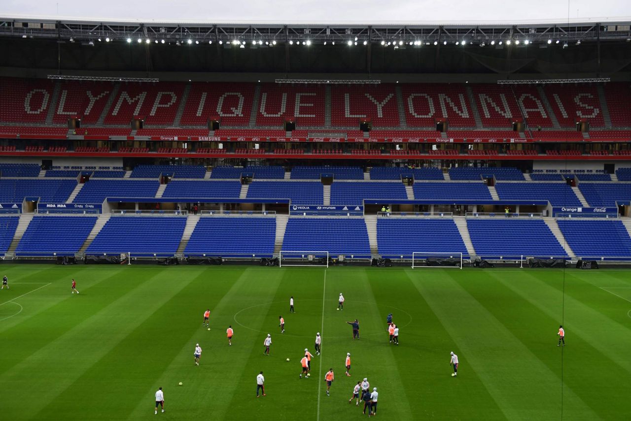 EN IMAGES. L'Olympique lyonnais découvre son nouveau stade - Le Parisien