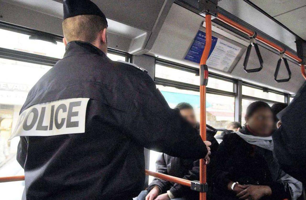 Des policiers dans les bus pour plus de sécurité - Le Parisien