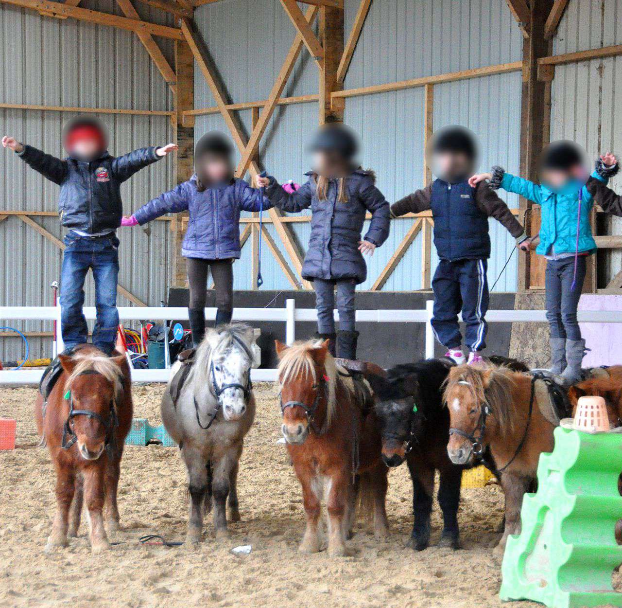 Ils aiment tous le poney - Le Parisien