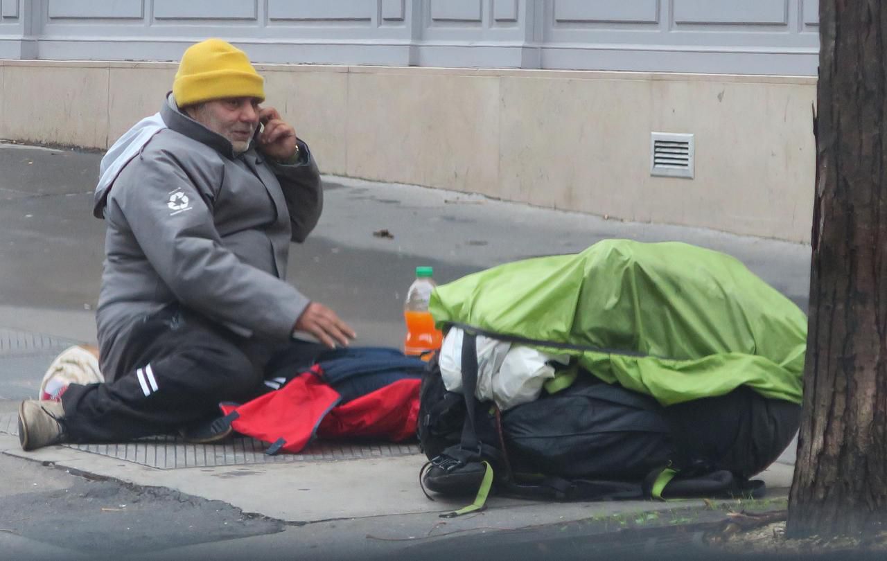 Paris : les seniors SDF sont de plus en plus nombreux - Le Parisien