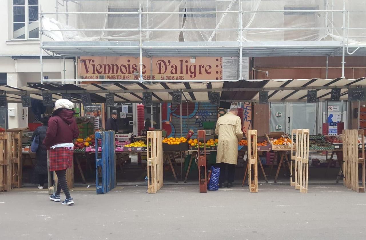Paris : les marchés alimentaires restent ouverts - Le Parisien
