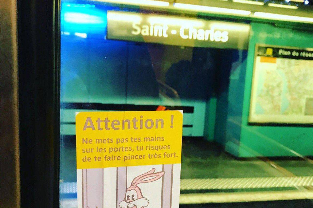 Serge, le lapin de la RATP, dans le métro marseillais ! - Le Parisien