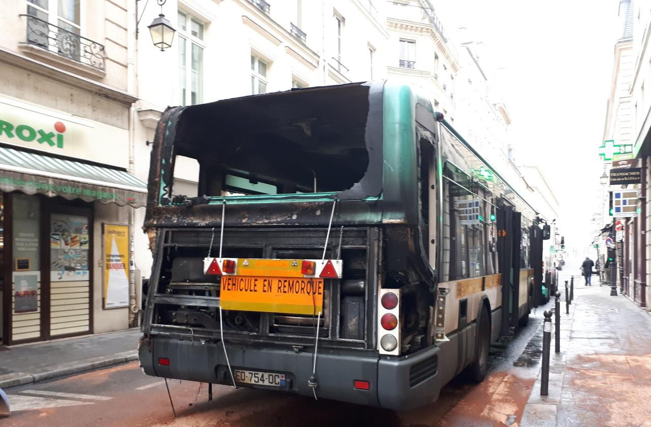 Paris : un bus prend feu en plein service sans faire de victime - Le ...