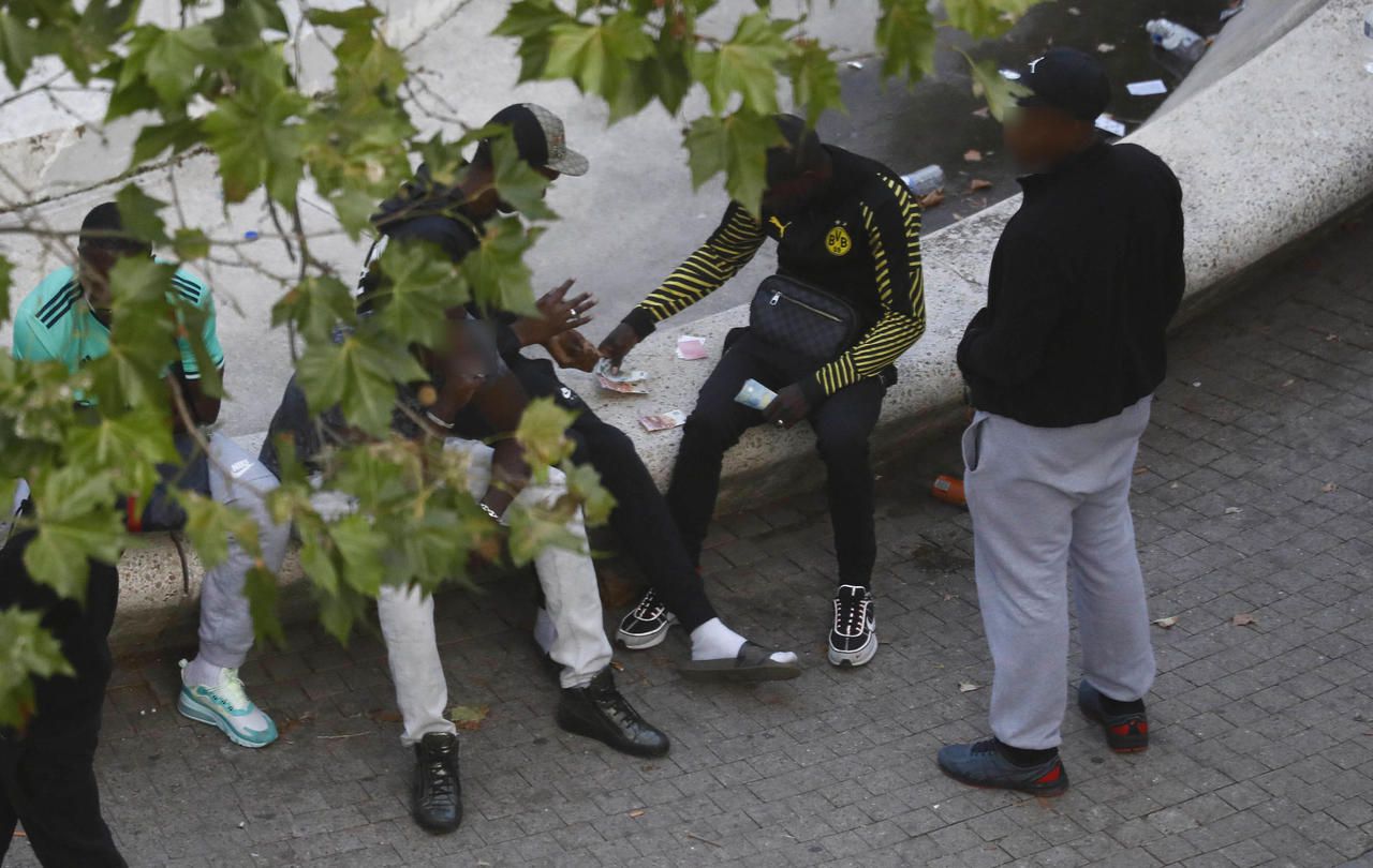 Paris : le quartier Balard, miné par le trafic de drogue - Le Parisien