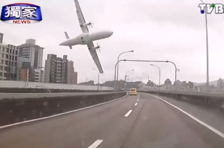 Taïwan : les images impressionnantes du crash du vol TransAsia - Le ...