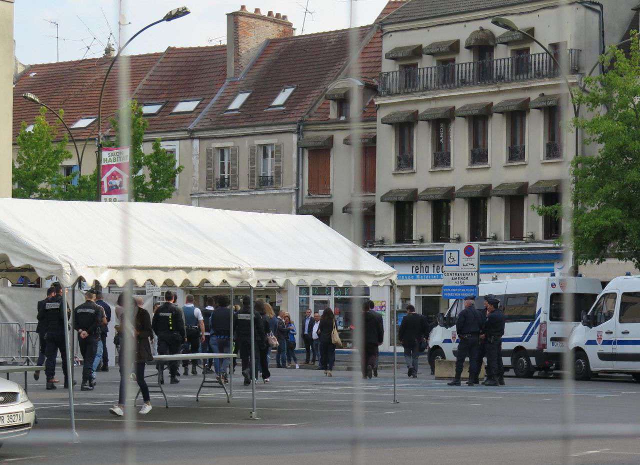 Le quartier du Marché paralysé par une reconstitution - Le Parisien